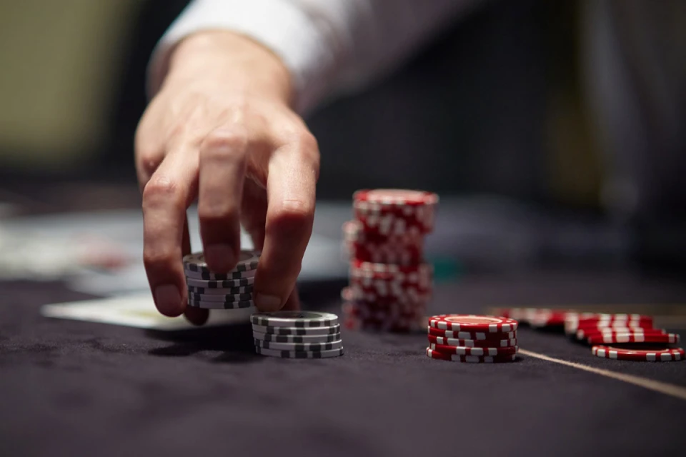Come funziona la rake nel poker?